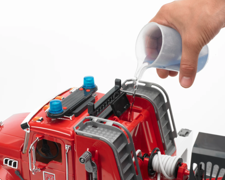 Bruder 2821 MACK Granite Fire engine with Water pump - Building Blocks